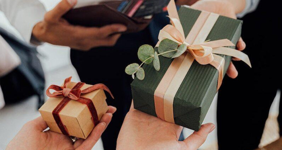 Do’s and Don’ts of Corporate Gifting – Fluorescent Studios | Your ...