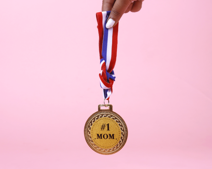 No.1 Mom Medal - Fluorescent Studios | Your Personal Gifting Genie